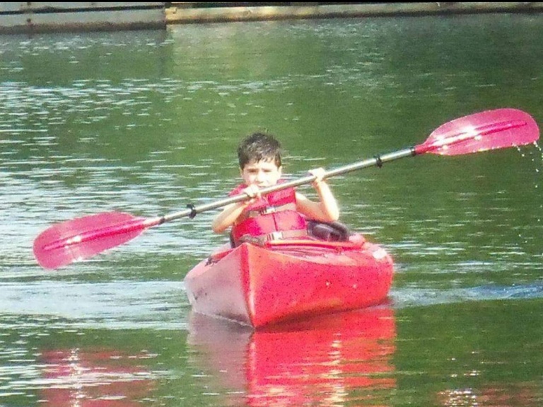 Kayaking: Adventurous Sport ⋆